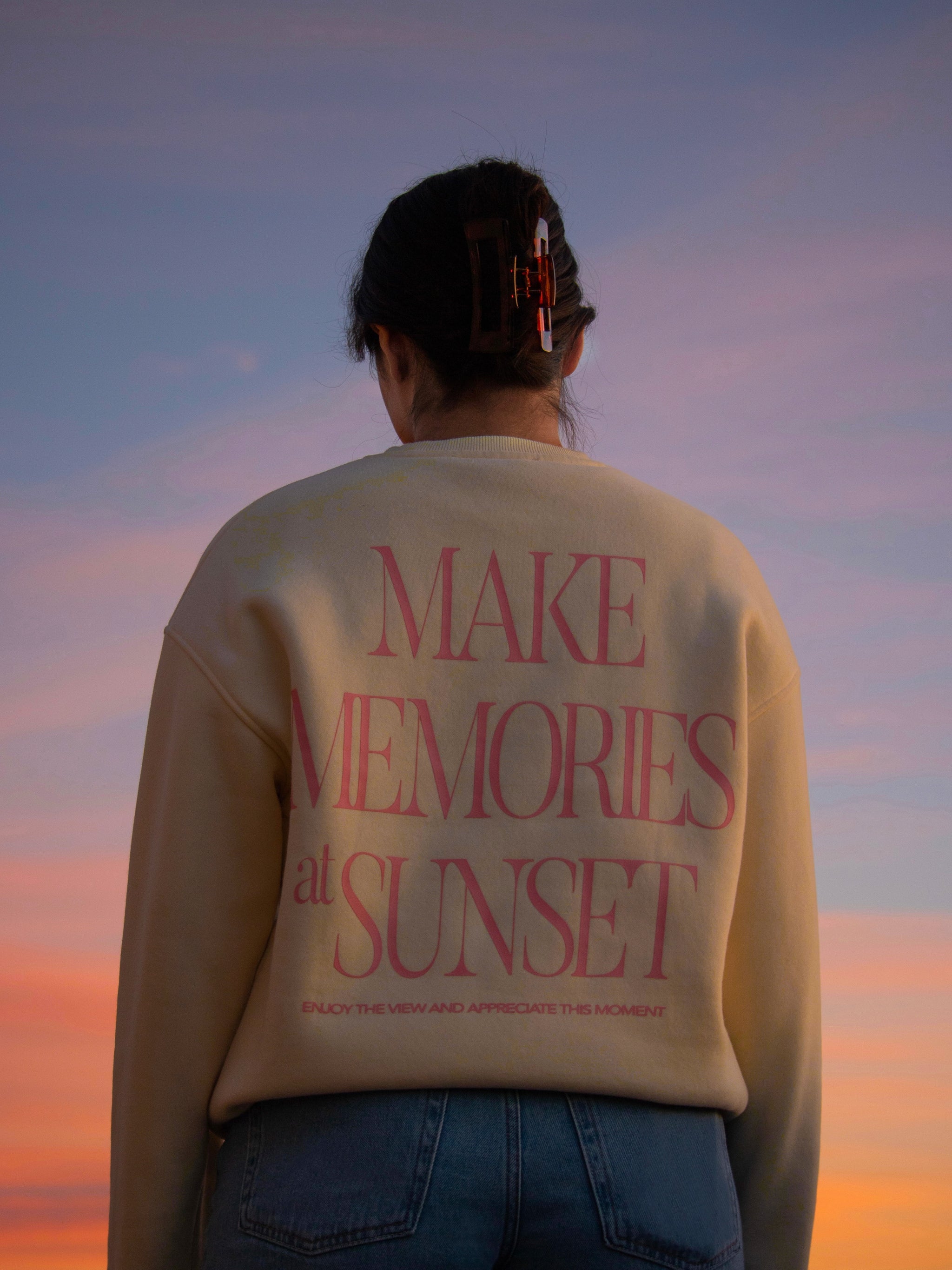 Make Memories Pink Crewneck – VBRNCY